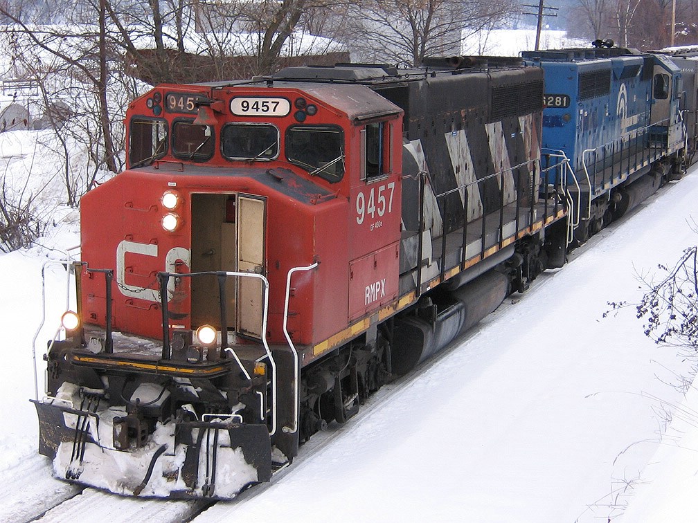 RMPX 9457 & NECR 6281 with northbound stopped on main